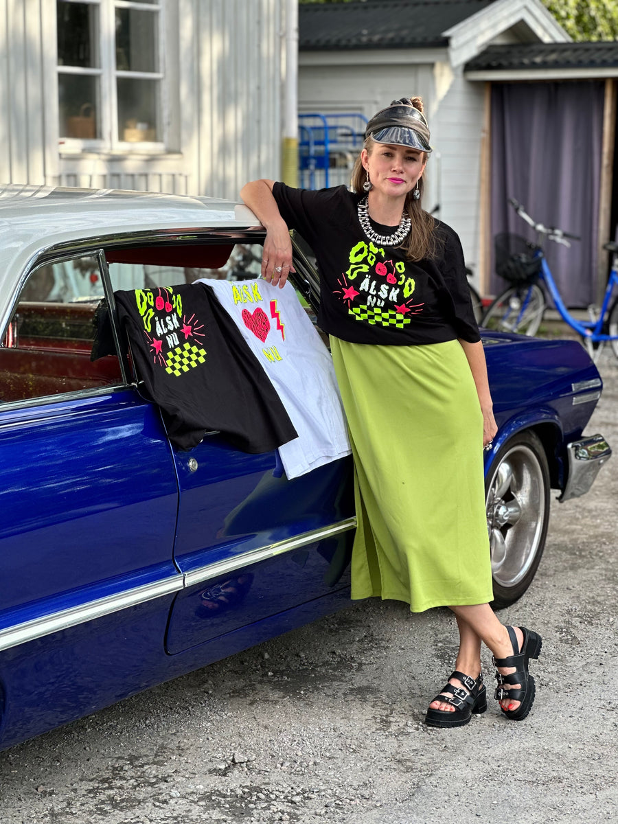 Älsk Nu X LOTTA LAMPA T-shirt "Cherry"